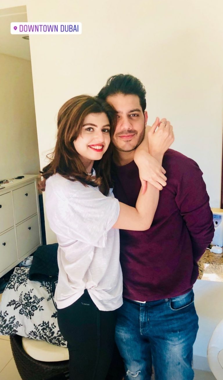 Goher Mumtaz New Pictures With His Wife Anam Goher | Reviewit.pk