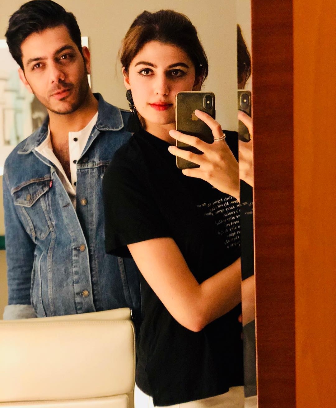 Goher Mumtaz New Pictures With His Wife Anam Goher | Reviewit.pk