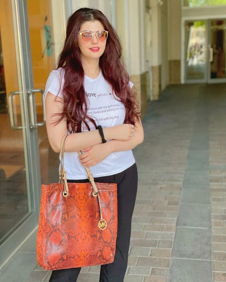 Goher Mumtaz New Pictures With His Wife Anam Goher | Reviewit.pk
