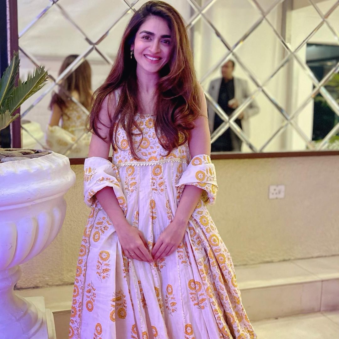 Hajra Yamin Looks Beautiful in Eastern Formal Outfits | Reviewit.pk