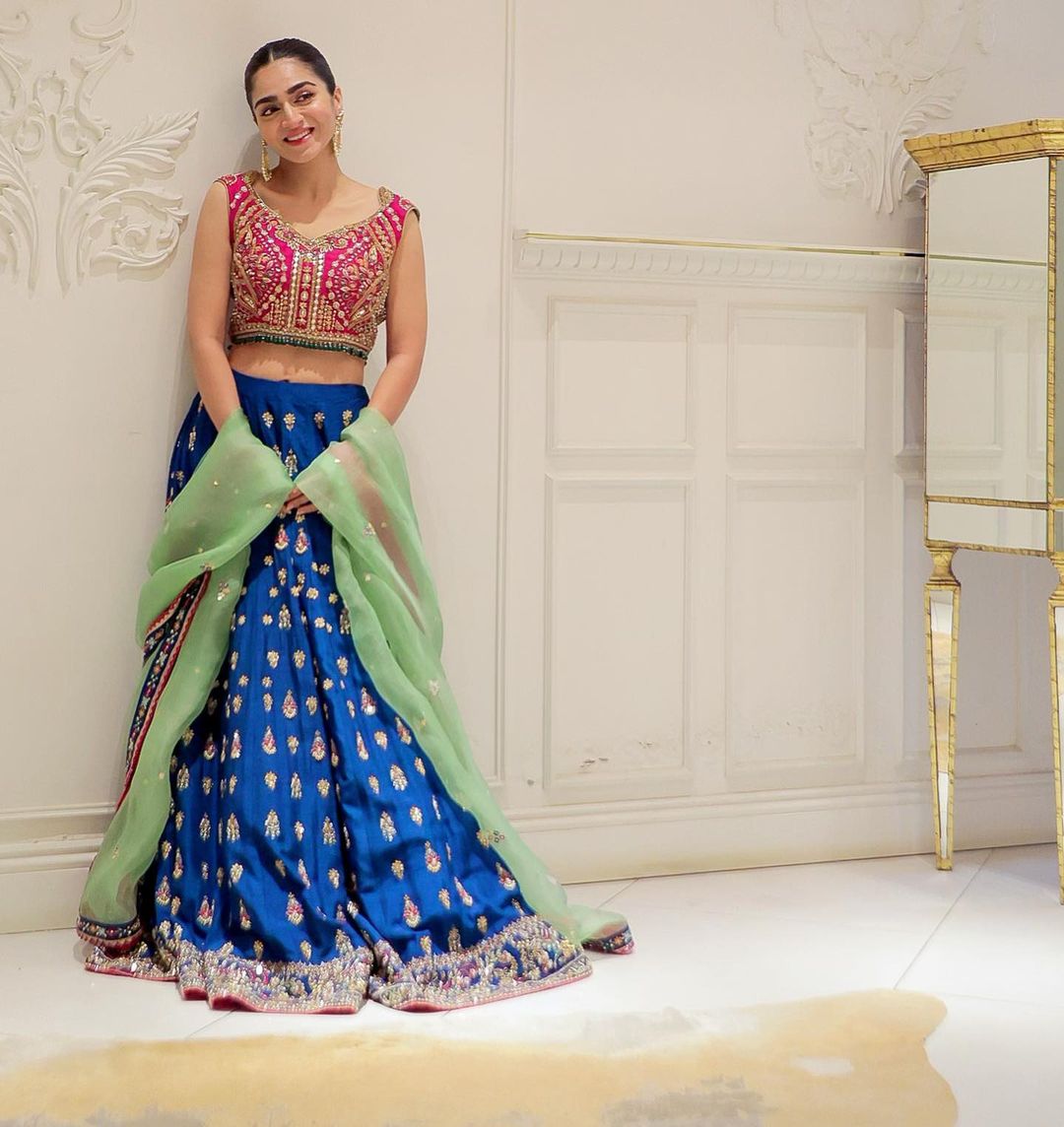 Hajra Yamin Looks Beautiful in Eastern Formal Outfits | Reviewit.pk