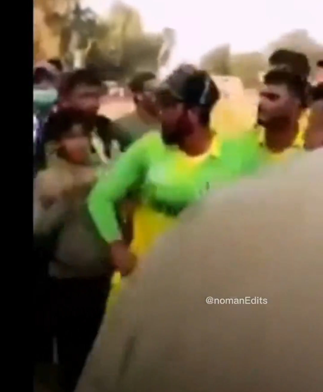 Hassan Ali Angrily Responds To Crowd Misbehaved With Him | Reviewit.pk