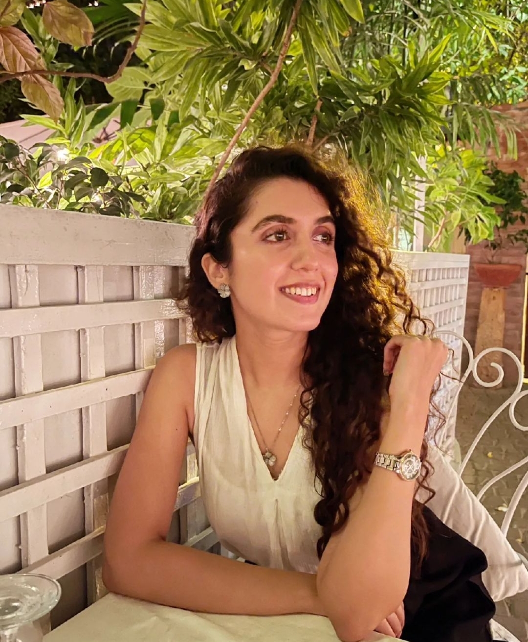 Mere Humsafar Fame Hira Umer Beautiful Pictures from Maldives & Sri ...