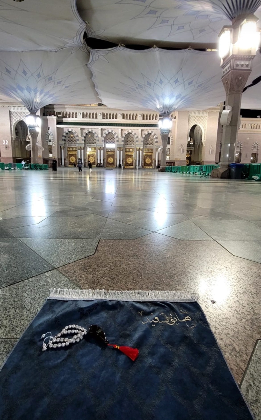 Humayun Saeed's New Pictures from His Umrah Journey | Reviewit.pk