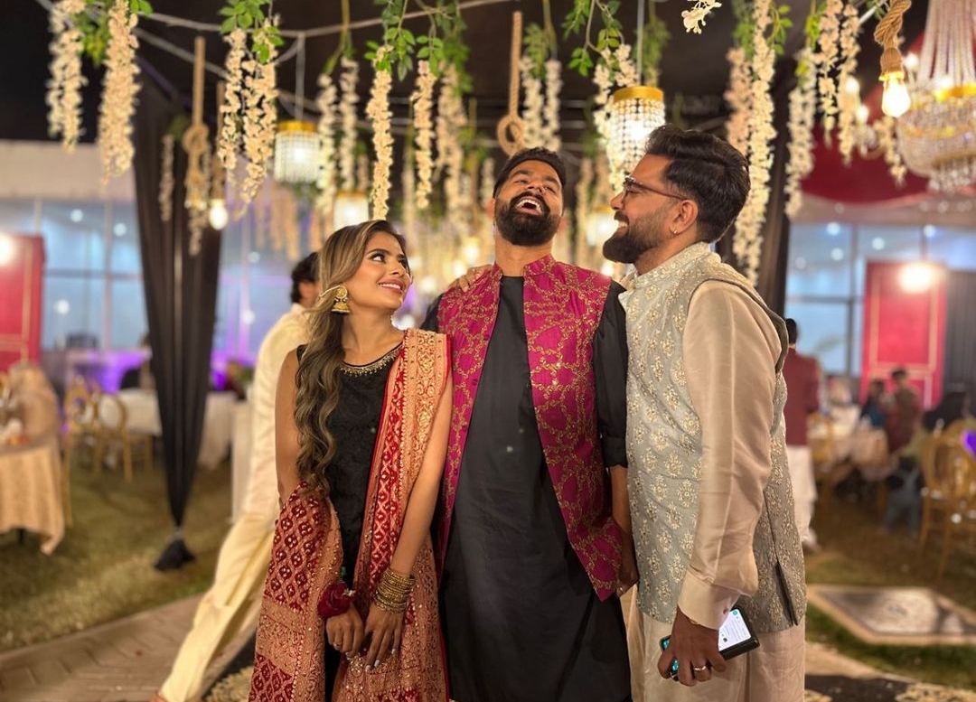 Iqra Aziz & Yasir Hussain Pictures From Family Wedding | Reviewit.pk