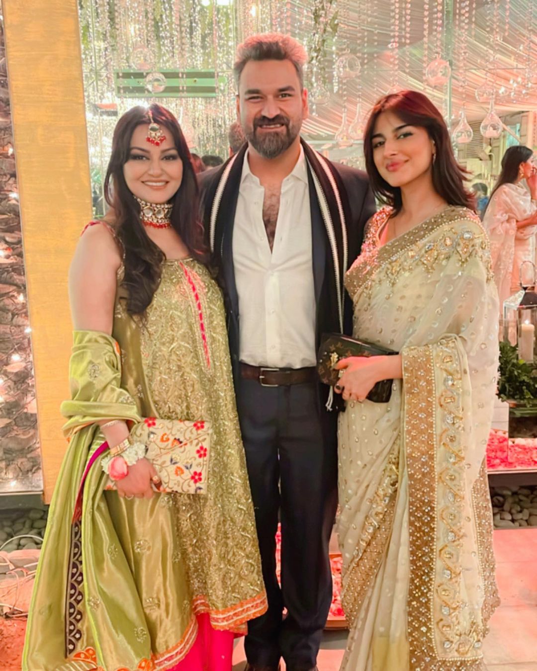 Juvaria Abbasi New Pictures With Daughter from Friend's Wedding ...