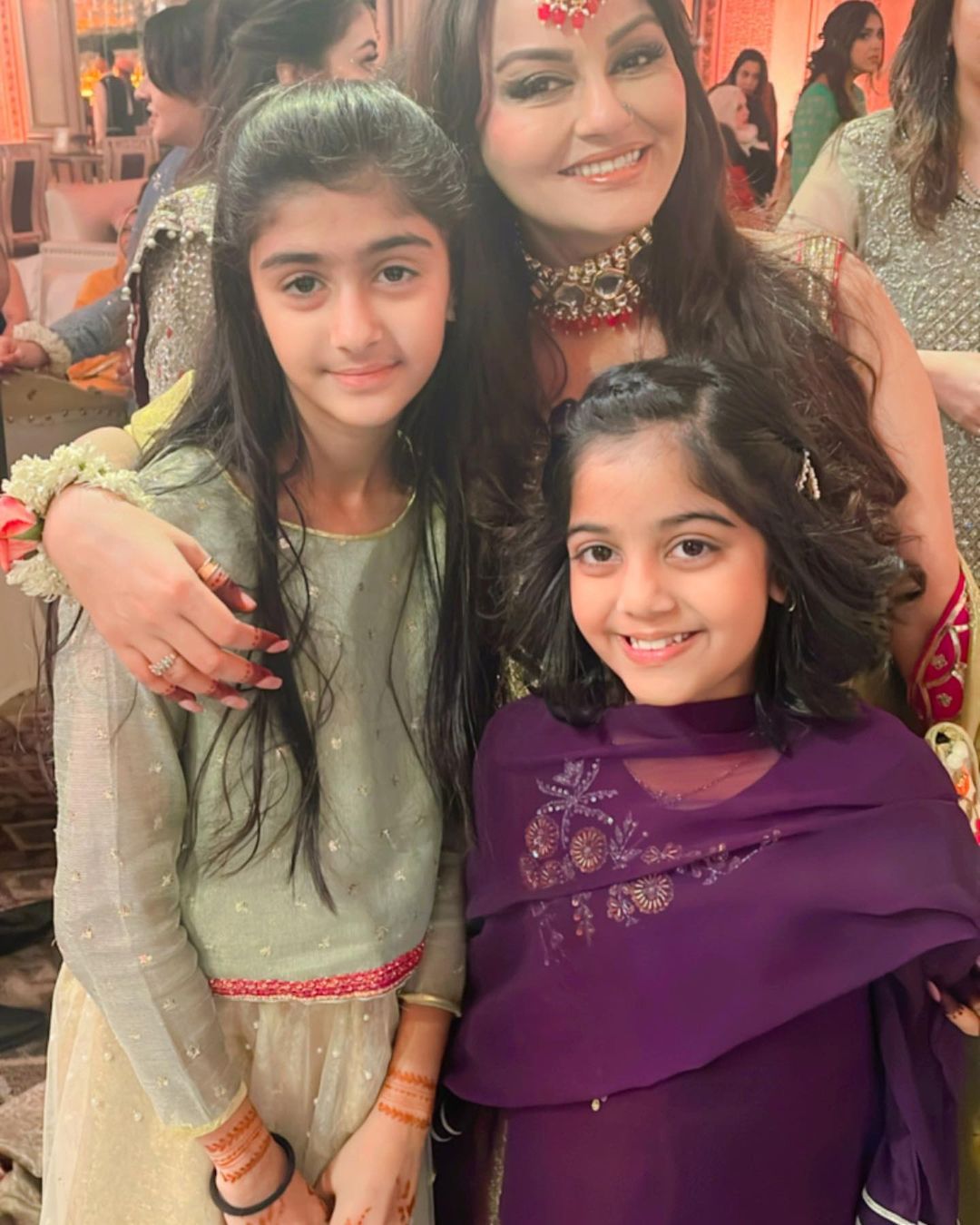 Juvaria Abbasi New Pictures With Daughter from Friend's Wedding ...