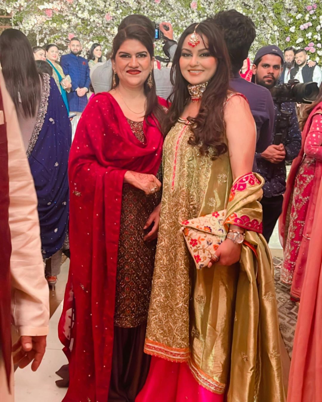 Juvaria Abbasi New Pictures With Daughter from Friend's Wedding ...