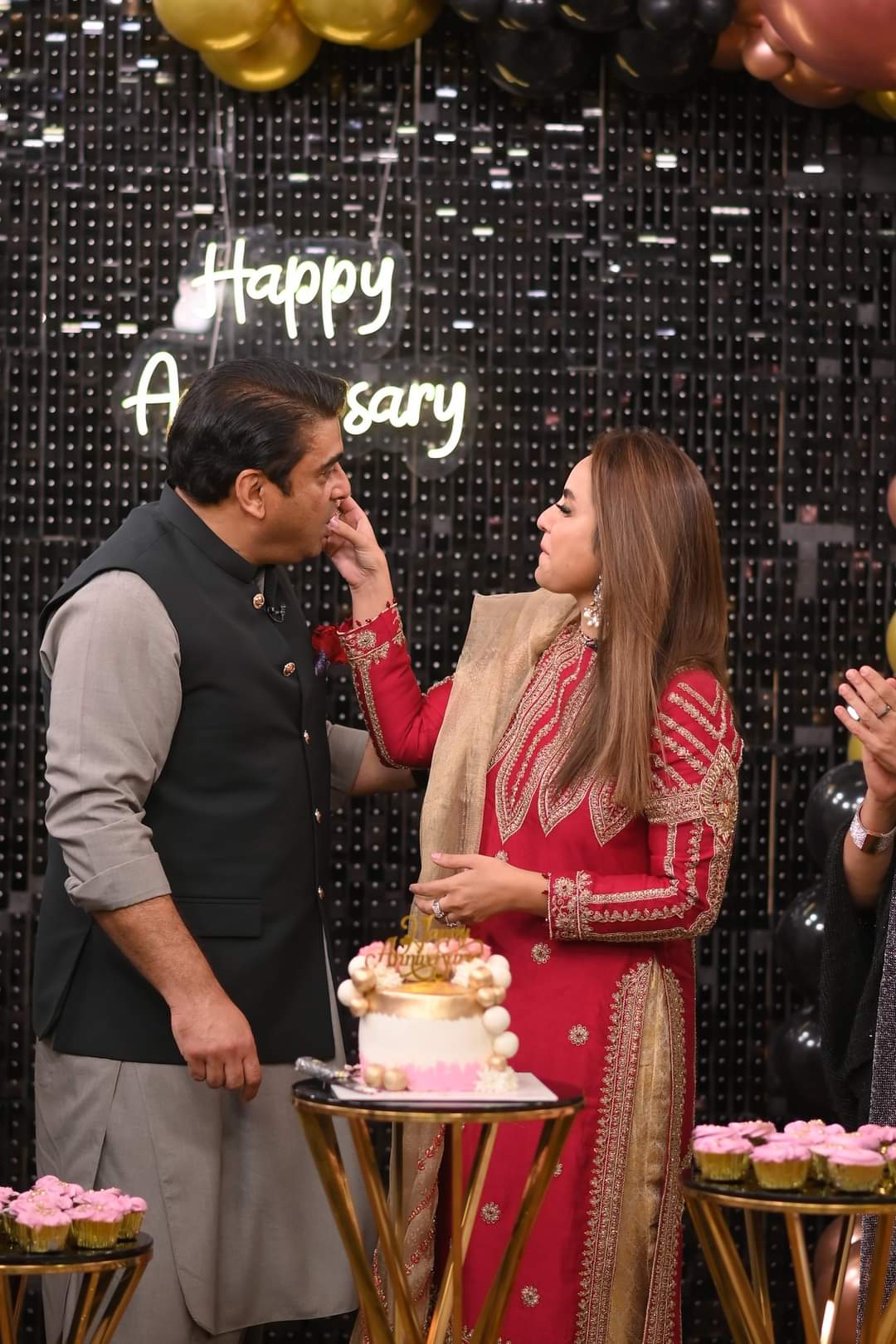 Nadia Khan Anniversary Pictures from Good Morning Pakistan | Reviewit.pk