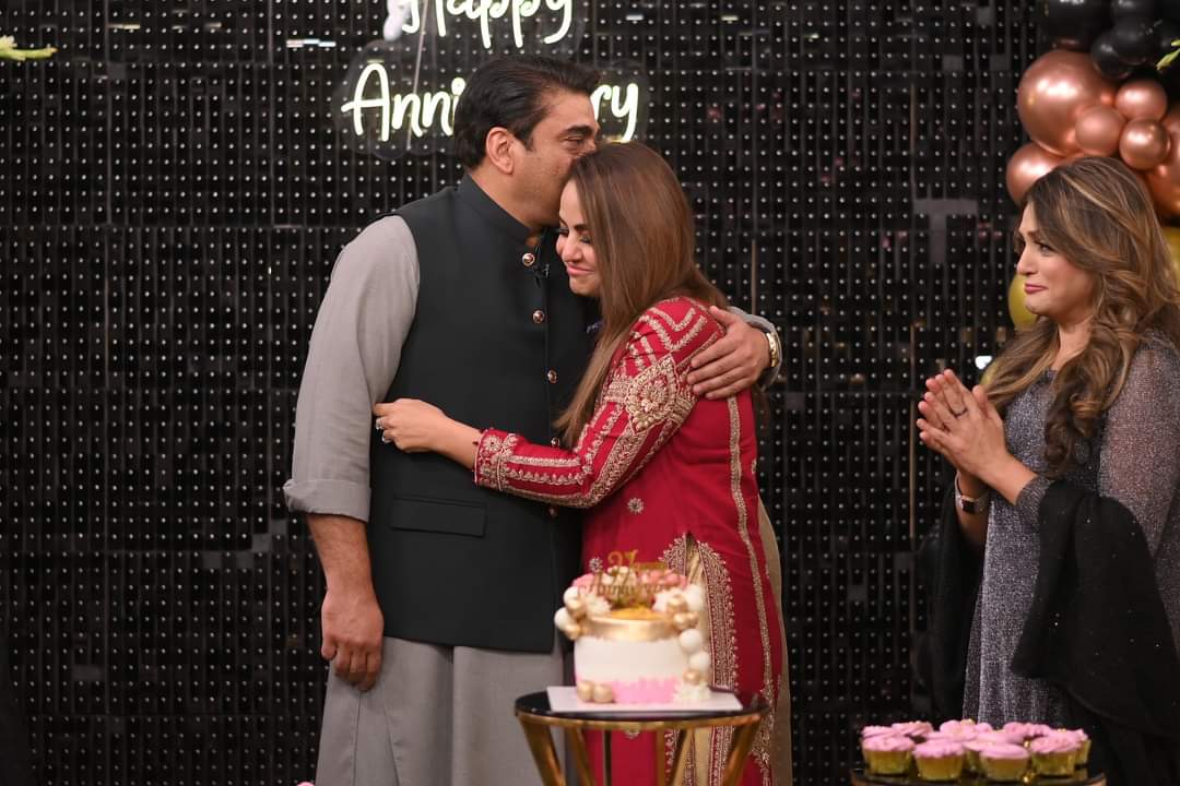Nadia Khan Anniversary Pictures from Good Morning Pakistan | Reviewit.pk