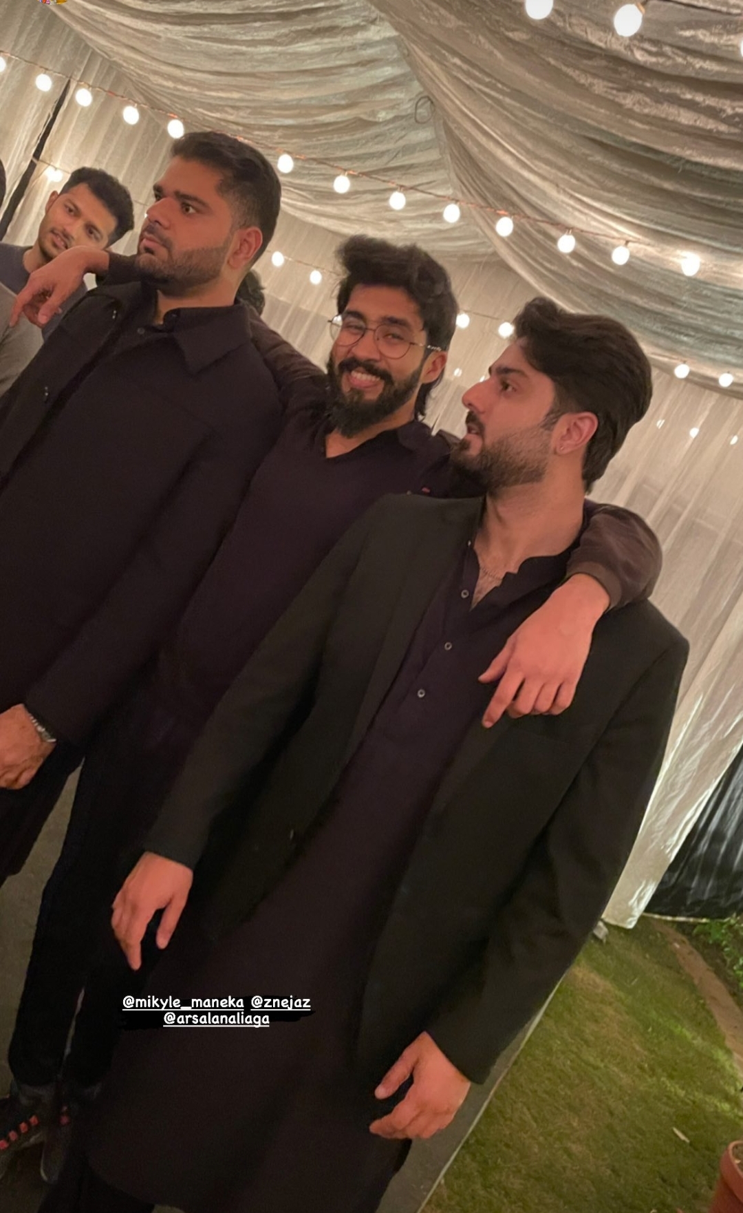 Nauman Ijaz Family Pictures from Recent Event | Reviewit.pk