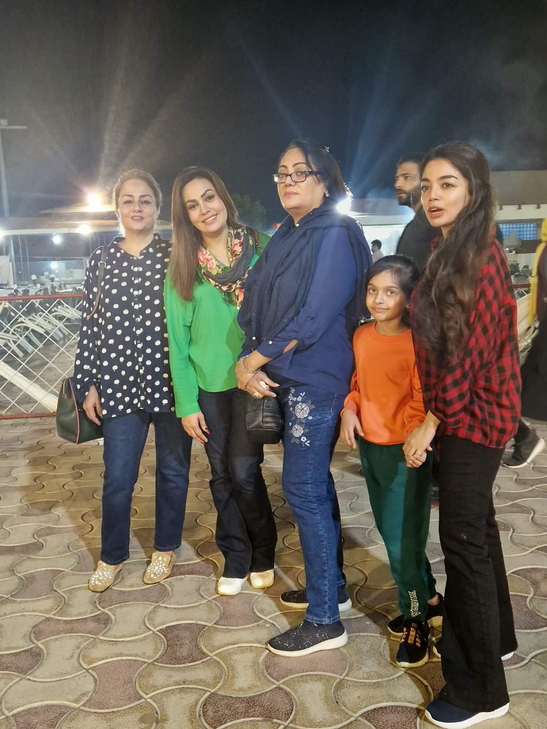 Sadia Imam New Pictures With Her Adorable Daughter | Reviewit.pk