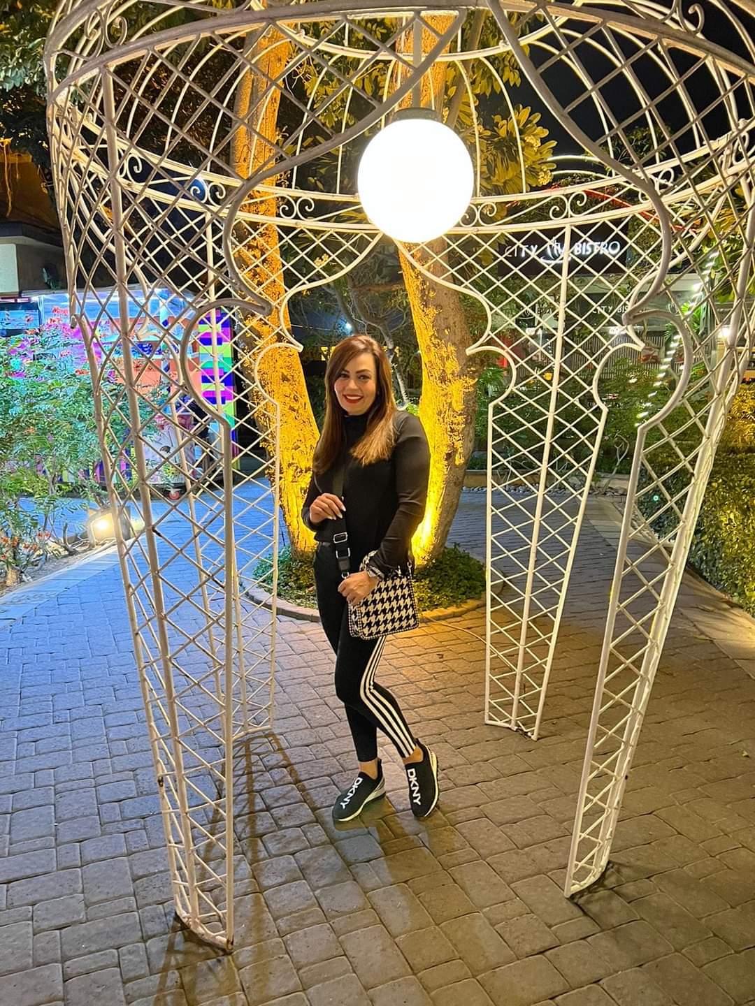 Sadia Imam New Pictures With Her Adorable Daughter | Reviewit.pk