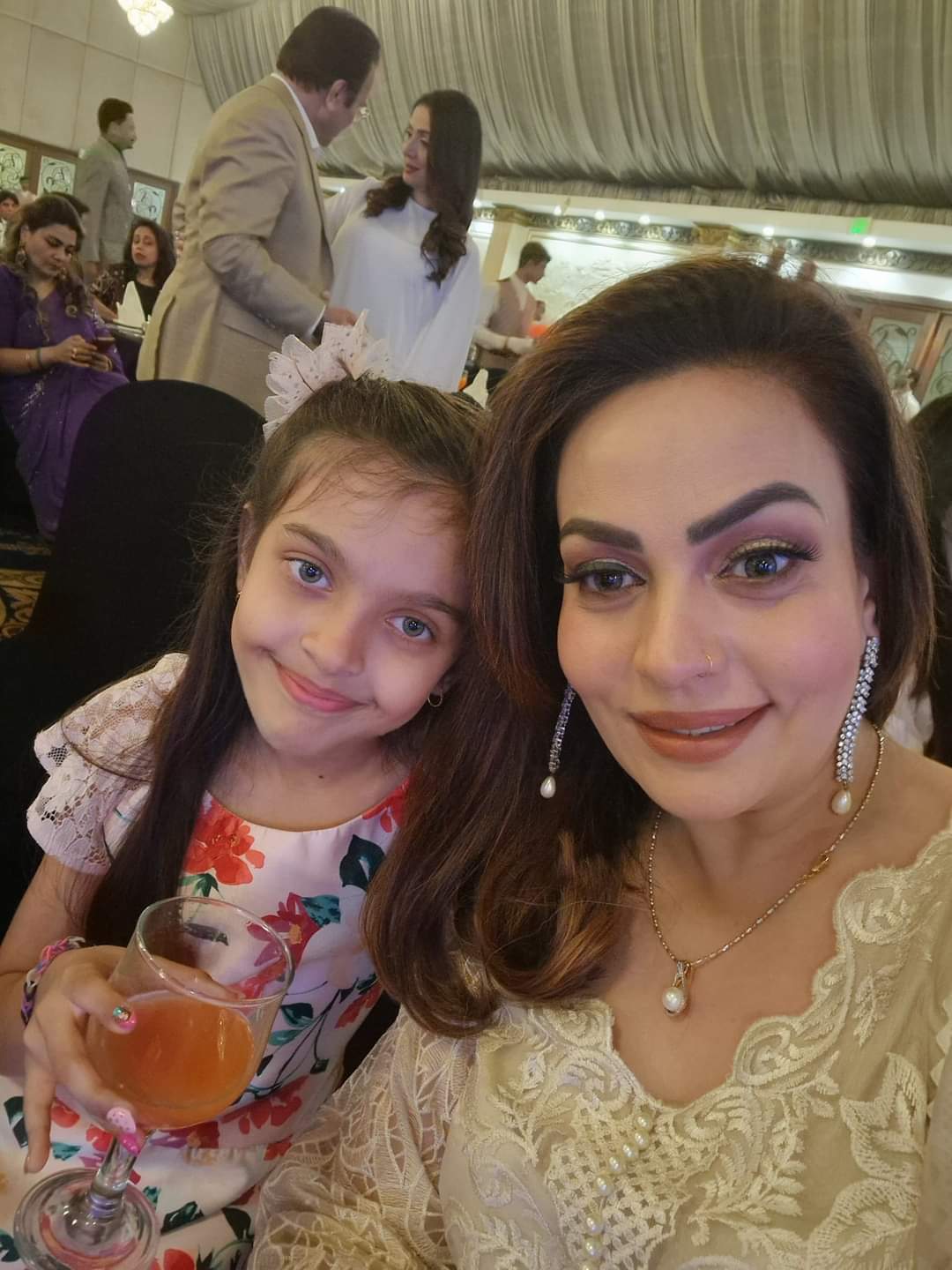 Sadia Imam New Pictures With Her Adorable Daughter | Reviewit.pk