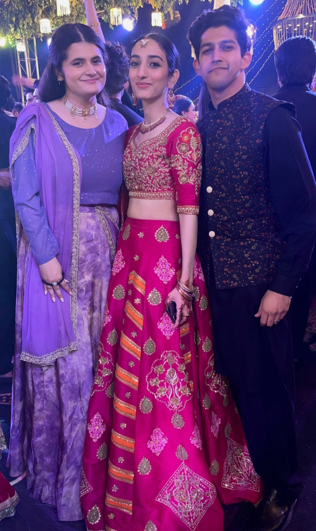 Saleem Sheikh Daughters Pictures from Sister Wedding | Reviewit.pk