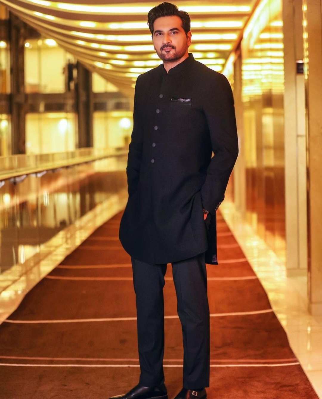 Humayun Saeed In Saudi Arabia for Umrah - Pictures | Reviewit.pk