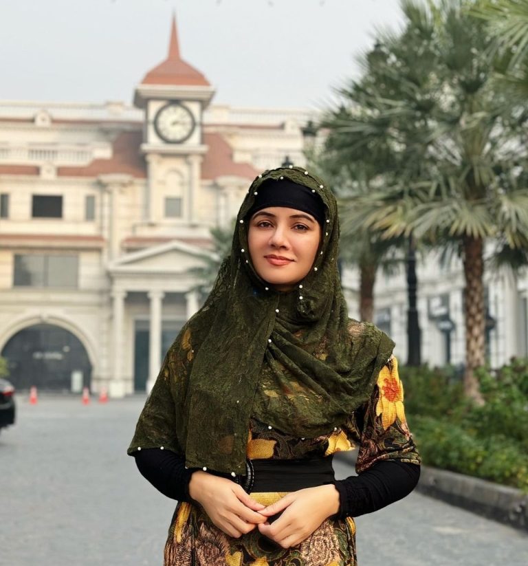 How Much Money Rabi Pirzada Had In Her Account When She Left Showbiz | Reviewit.pk