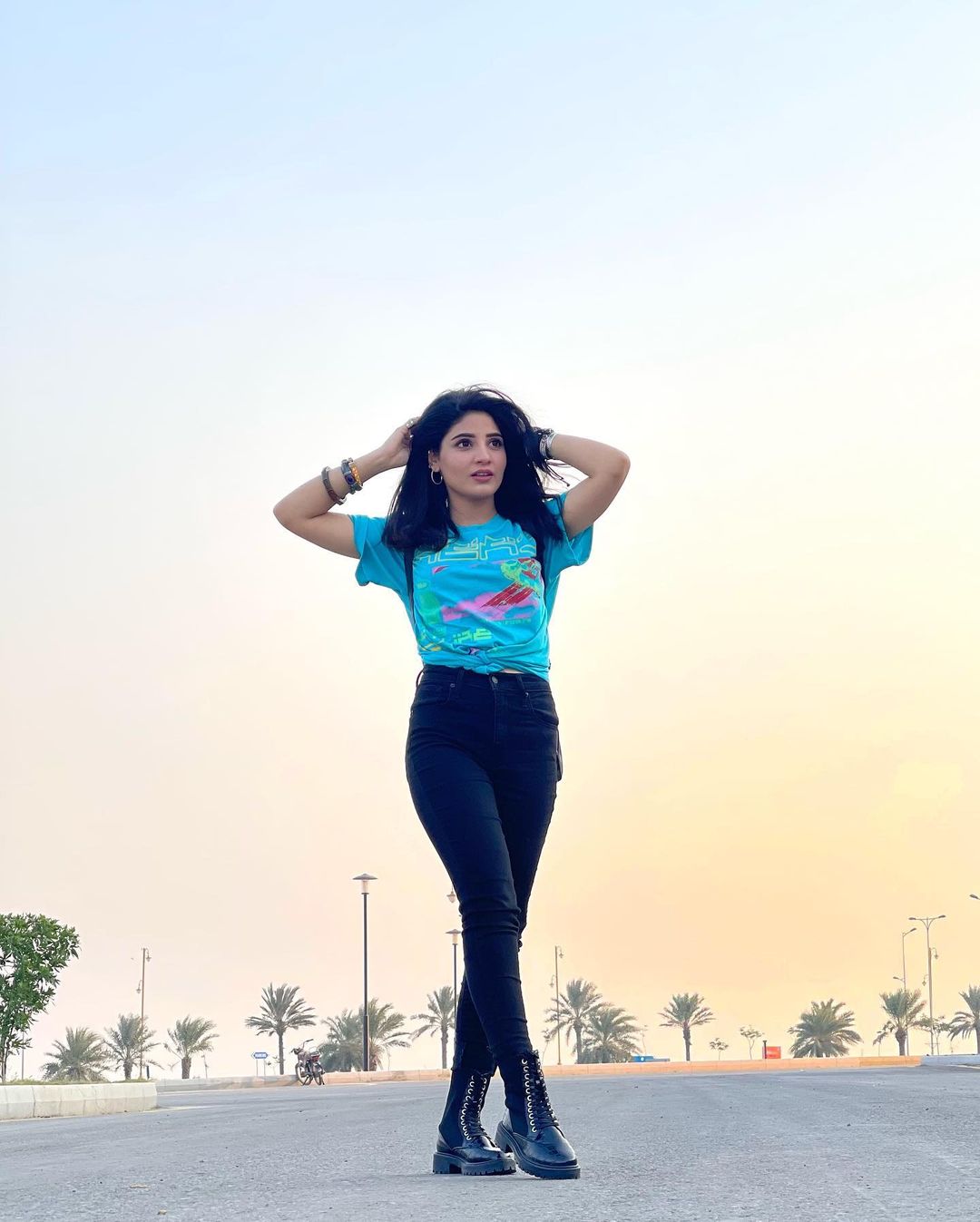 Who Is Waniya From Mere Damad | Reviewit.pk