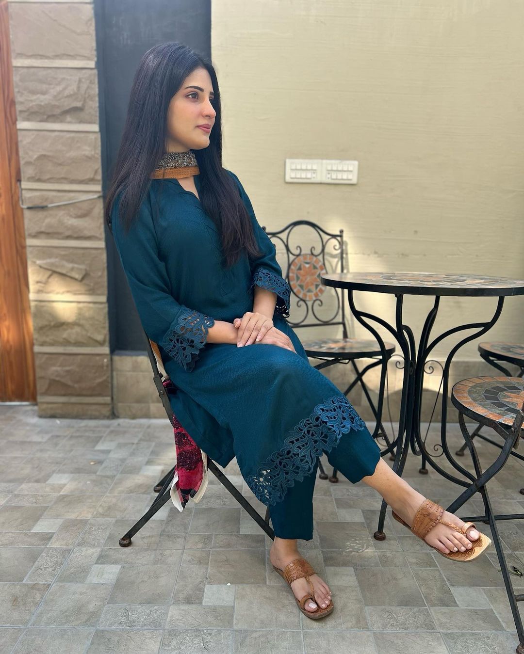 Who Is Waniya From Mere Damad | Reviewit.pk