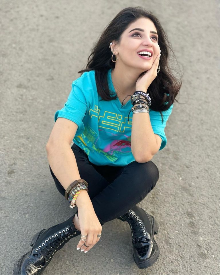 Who Is Waniya From Mere Damad | Reviewit.pk