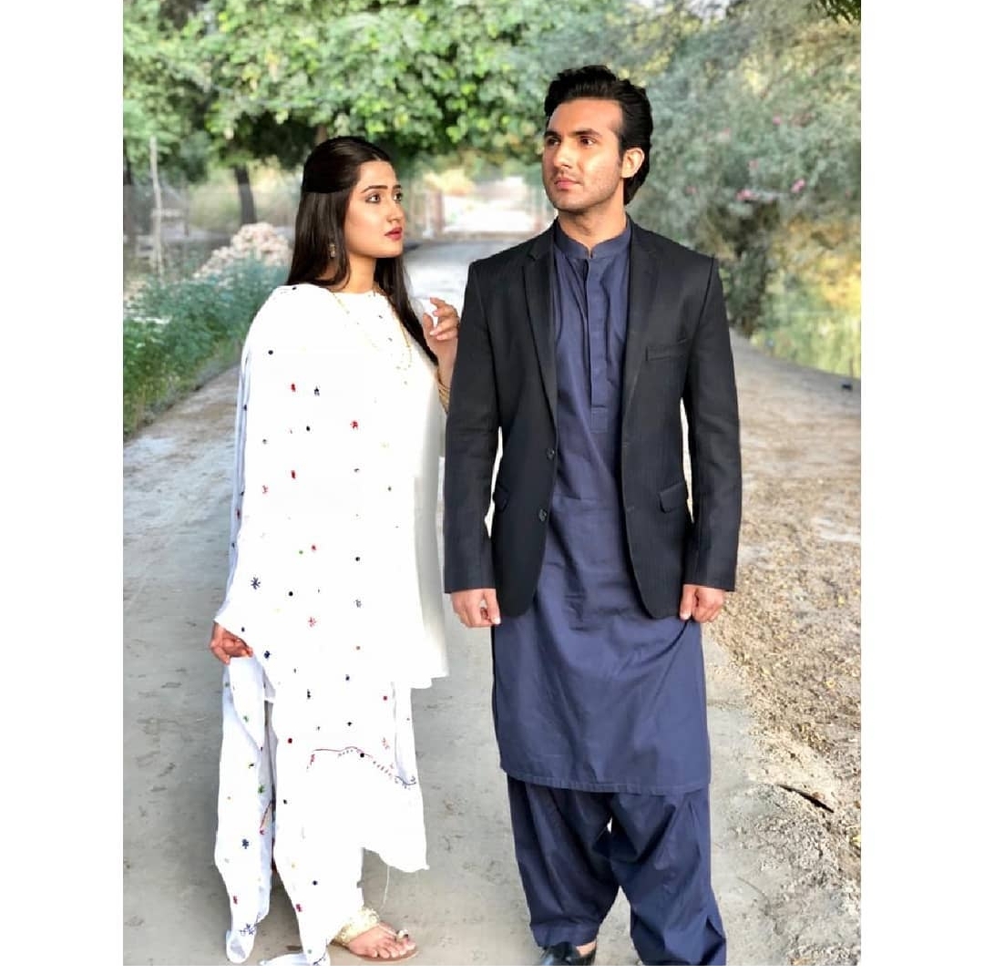 Sang E Mar Mar Actor Beenish Raja With Newly Born Daughter | Reviewit.pk