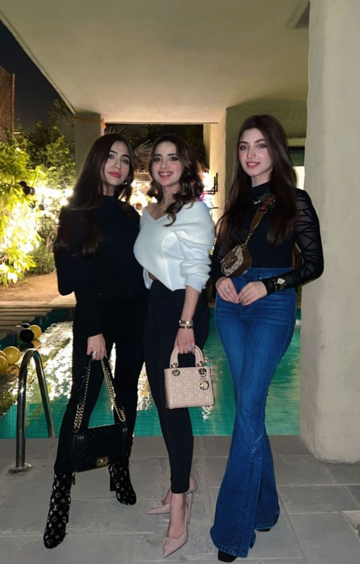 Dananeer Mobeen Celebrates Star-Studded Birthday | Reviewit.pk