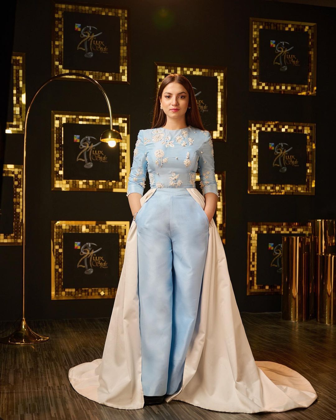 Dananeer Mobeen Is A Vision In Her Latest Bridal Shoot | Reviewit.pk