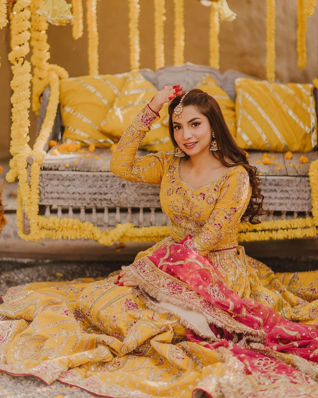 Dananeer Mobeen Is A Vision In Her Latest Bridal Shoot | Reviewit.pk