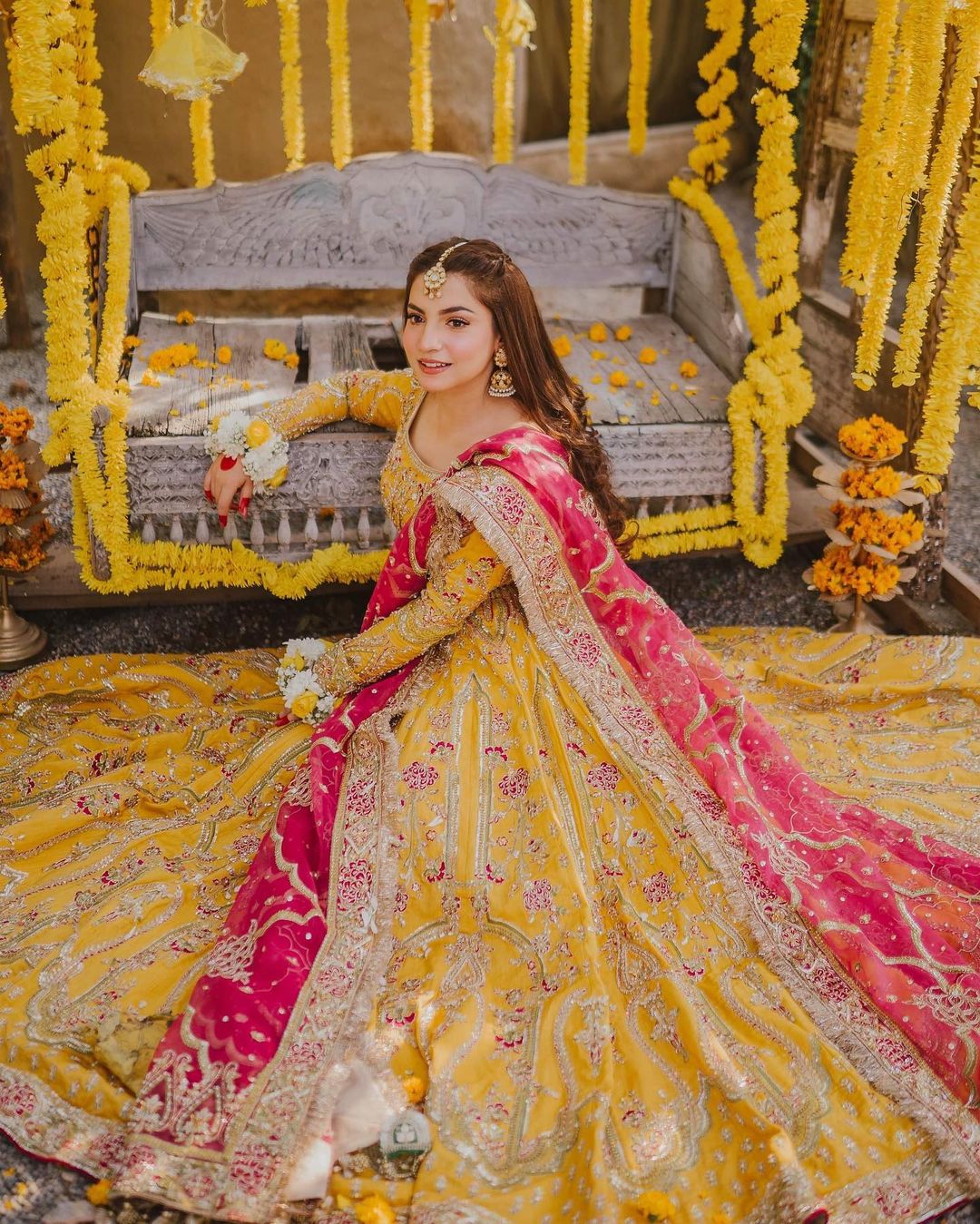 Dananeer Mobeen Is A Vision In Her Latest Bridal Shoot | Reviewit.pk