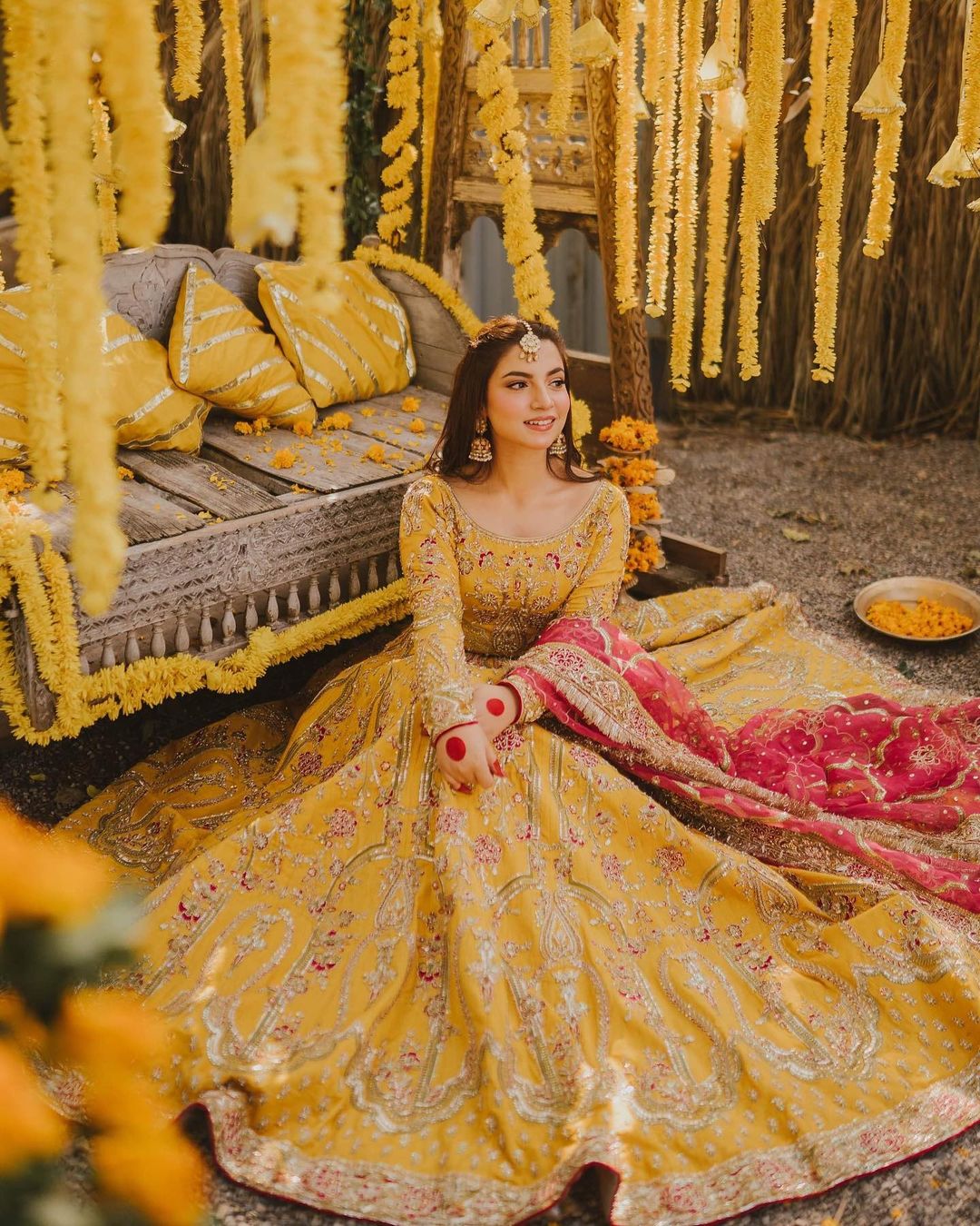 Dananeer Mobeen Is A Vision In Her Latest Bridal Shoot | Reviewit.pk