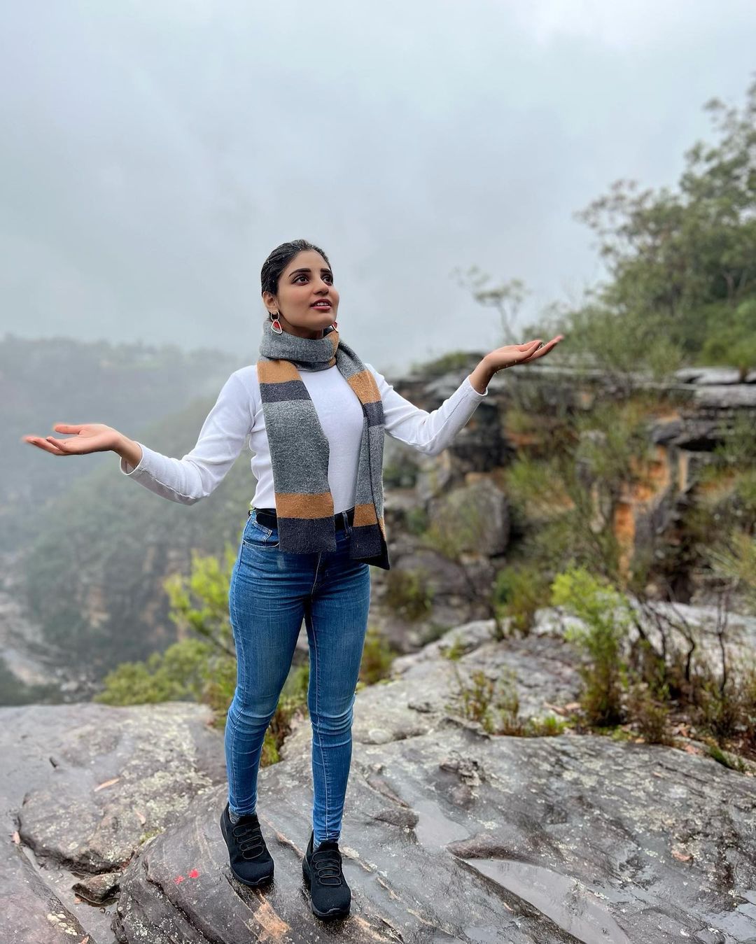 Who Is Waniya From Mere Damad | Reviewit.pk