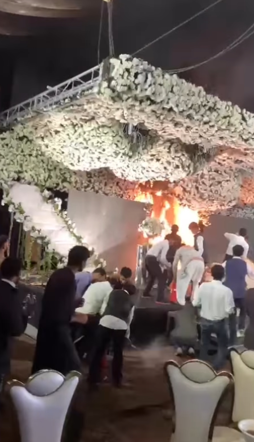 The Stage Caught Fire In Wedding Function - Public Reaction | Reviewit.pk