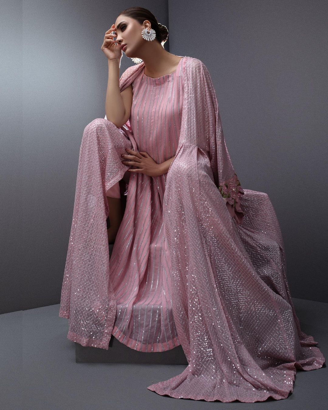 Fiza Ali Shares How She Re-Uses Landa Clothes | Reviewit.pk