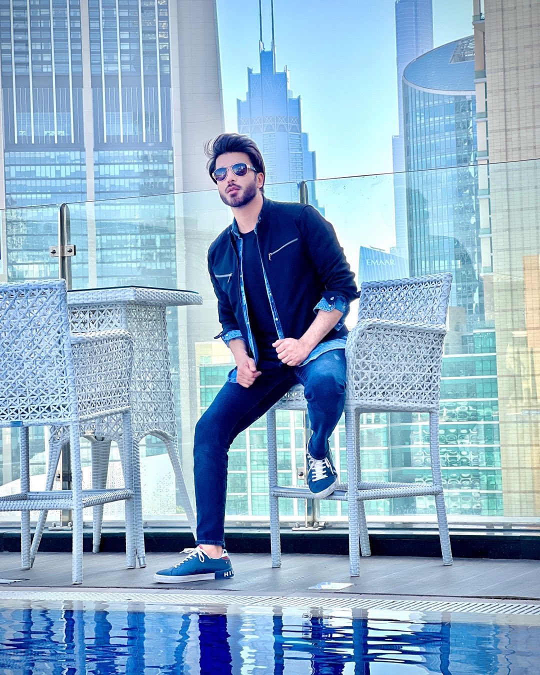 Unbelievable Look Of Imran Abbas In A Drama From 1993 | Reviewit.pk