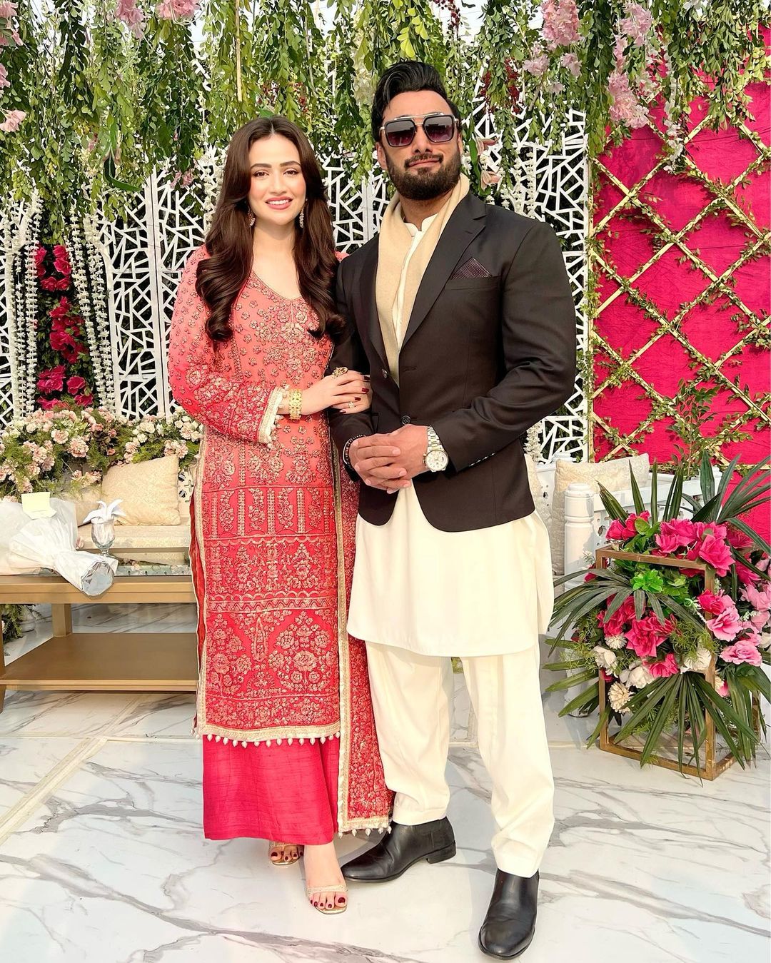 Sana Javed & Umair Jaswal Pictures from Family Wedding | Reviewit.pk