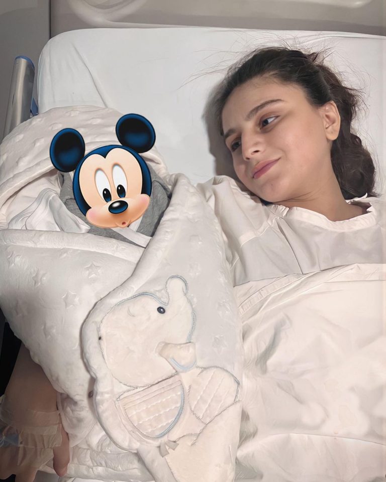 YouTuber Maaz Safder Reveals Baby's Face | Reviewit.pk