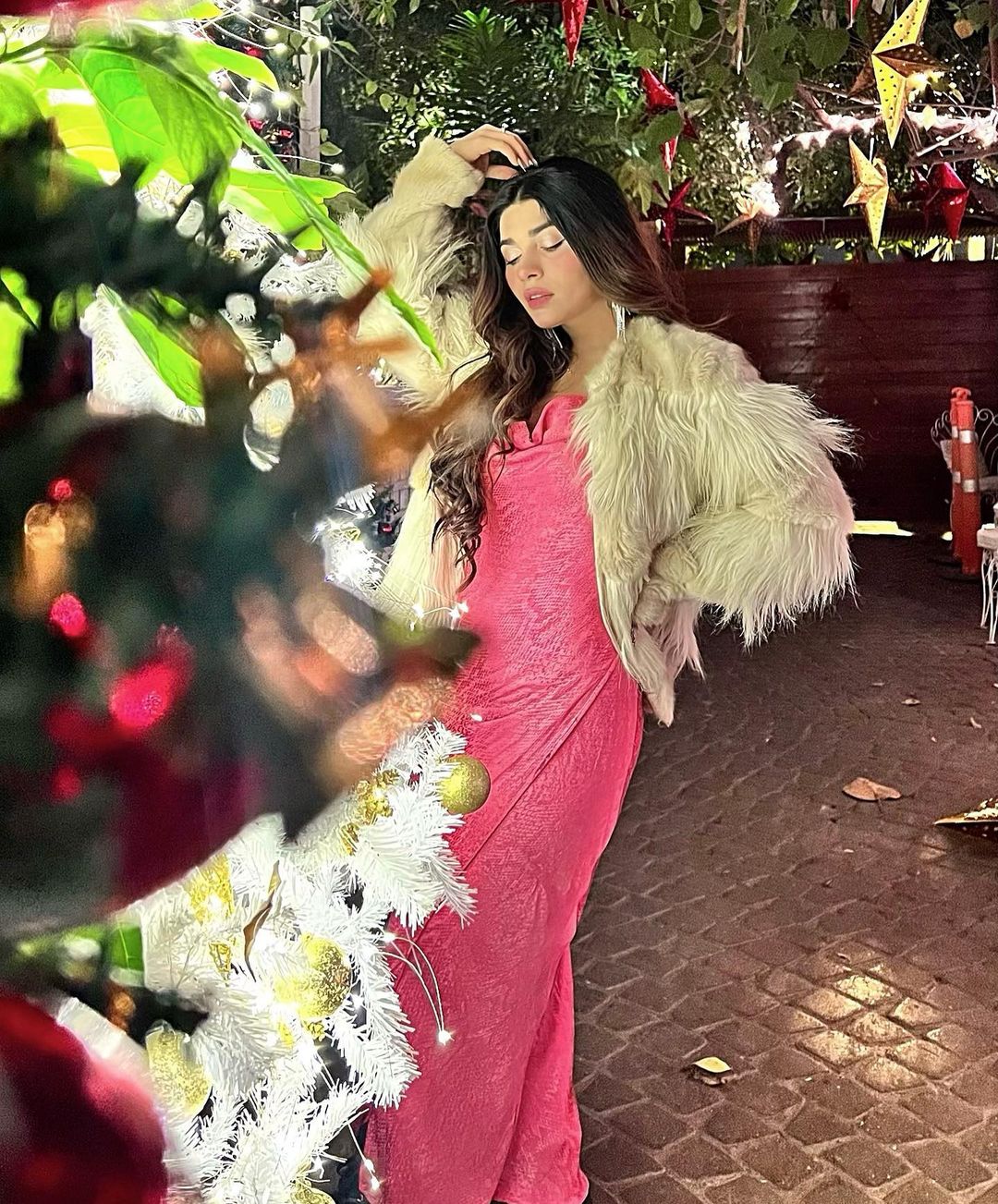 Mahi Baloch Celebrates Birthday With Friends & Family | Reviewit.pk