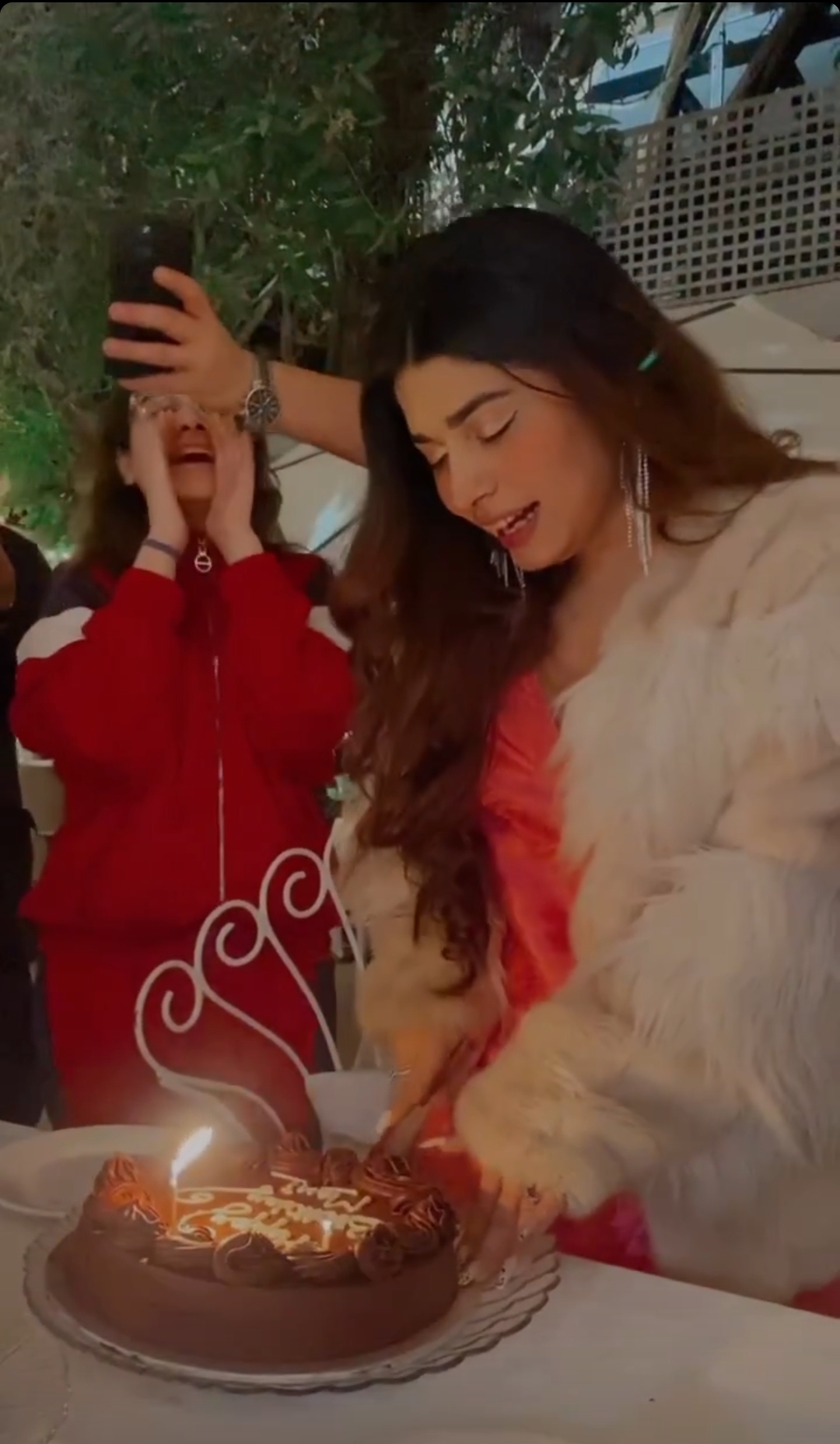 Mahi Baloch Celebrates Birthday With Friends & Family | Reviewit.pk