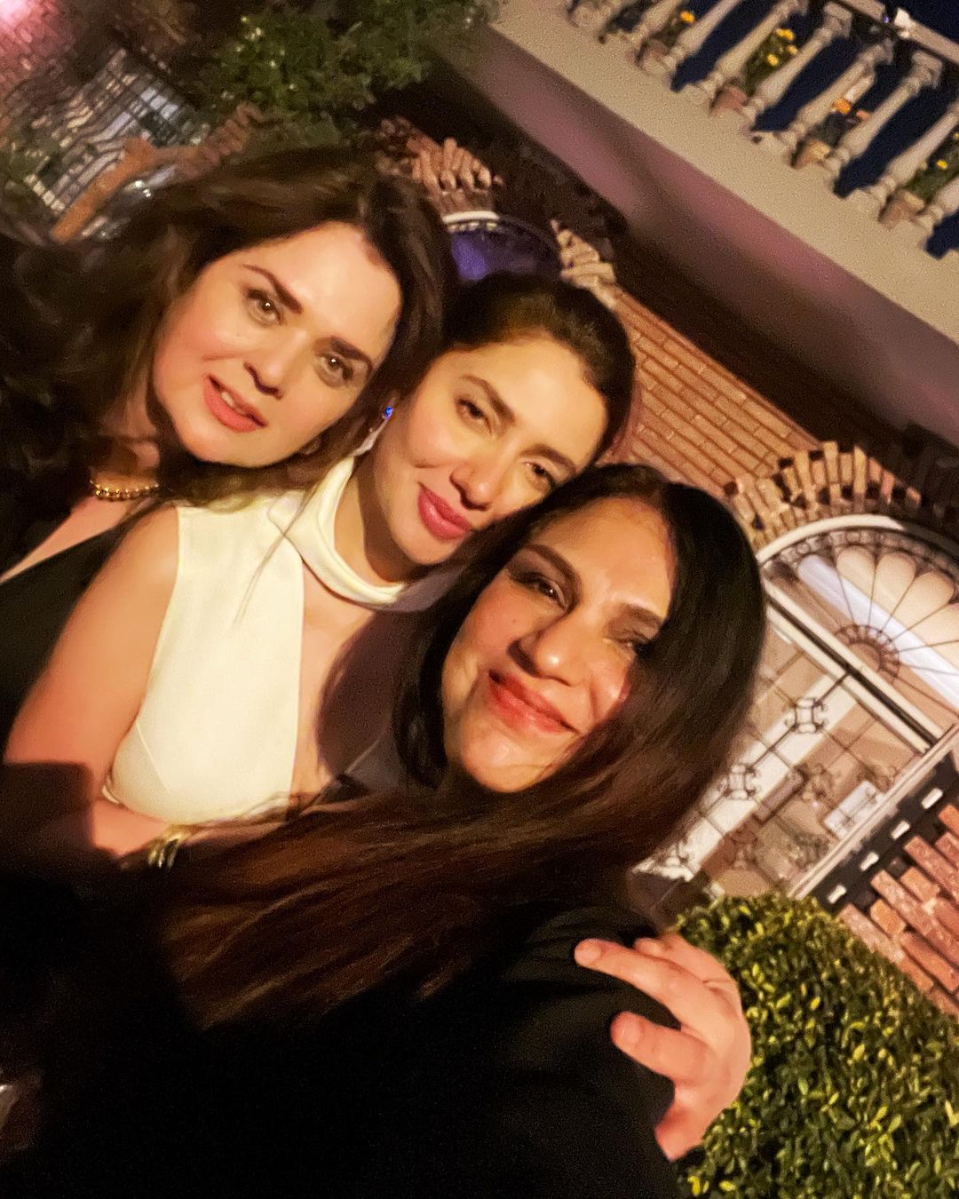 Marina Khan's Star Studded 60th Birthday Celebration | Reviewit.pk