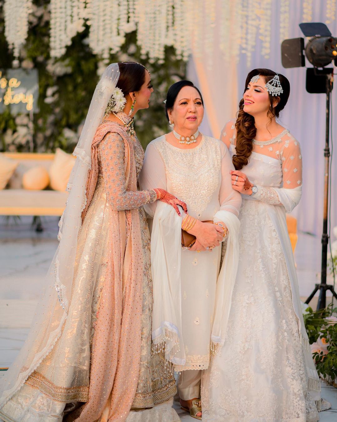 Why Maryam Noor's Family Cried At Her Birth | Reviewit.pk