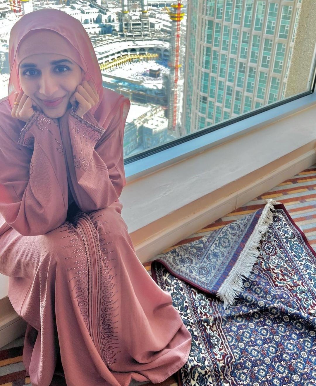 Mawra Hocane Umrah Pictures From Saudi Arabia | Reviewit.pk