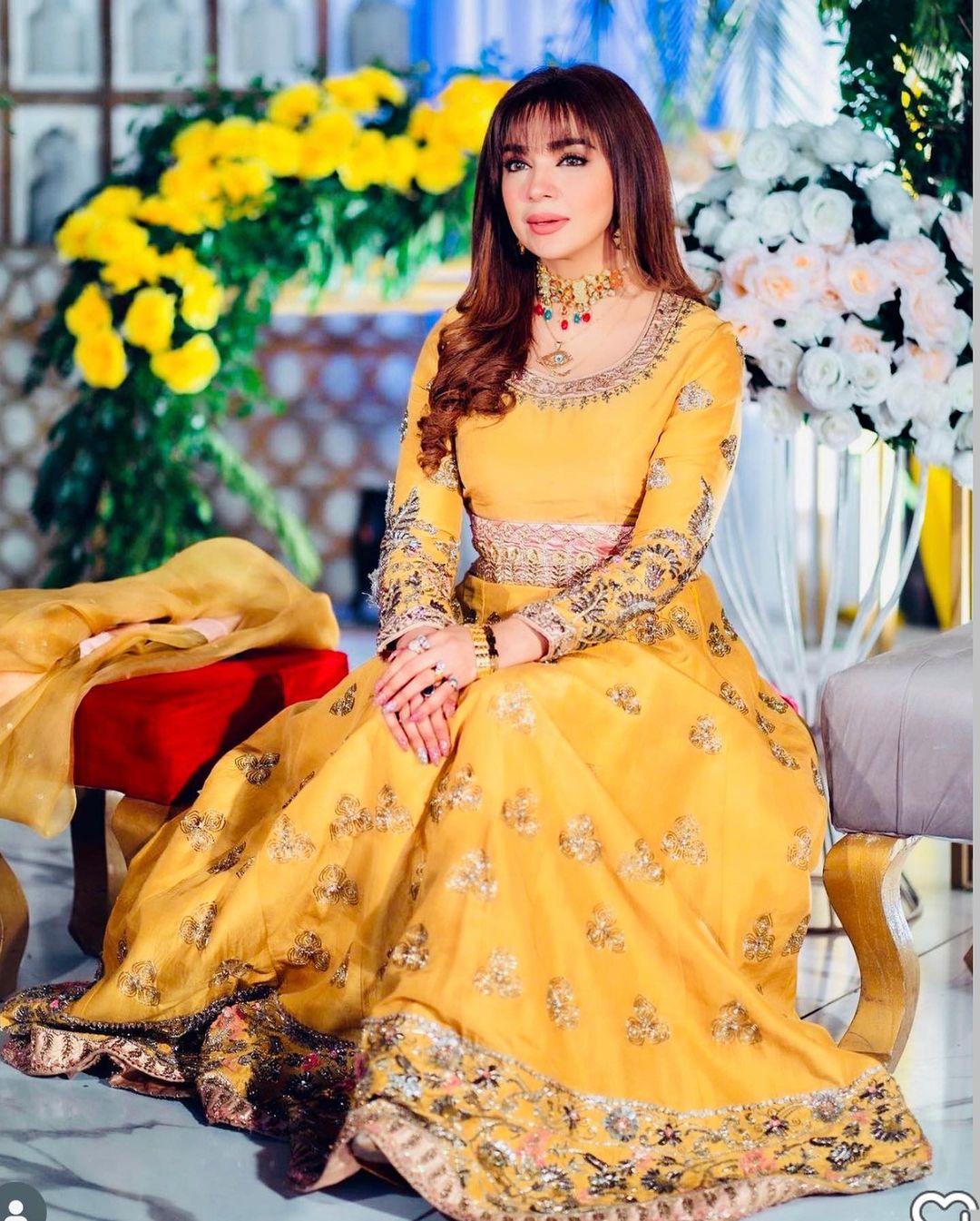 Natasha Ali Celebrates Pre-Birthday With Friends | Reviewit.pk