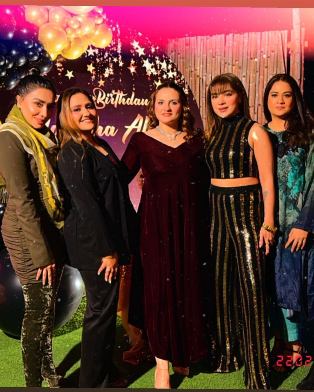 Natasha Ali Celebrates Pre-Birthday With Friends | Reviewit.pk