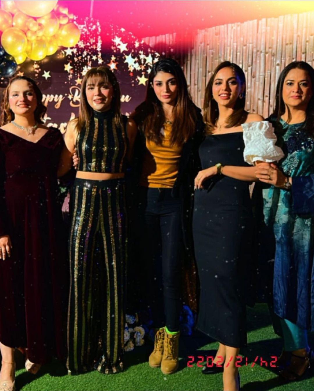 Natasha Ali Celebrates Pre-Birthday With Friends | Reviewit.pk