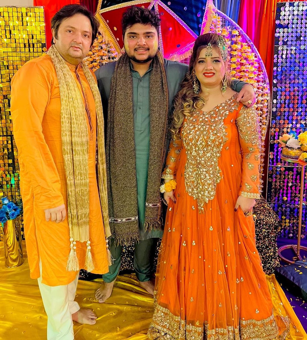 Rabeeca Khan Surprises Parents On 20th Wedding Anniversary With Mayun ...