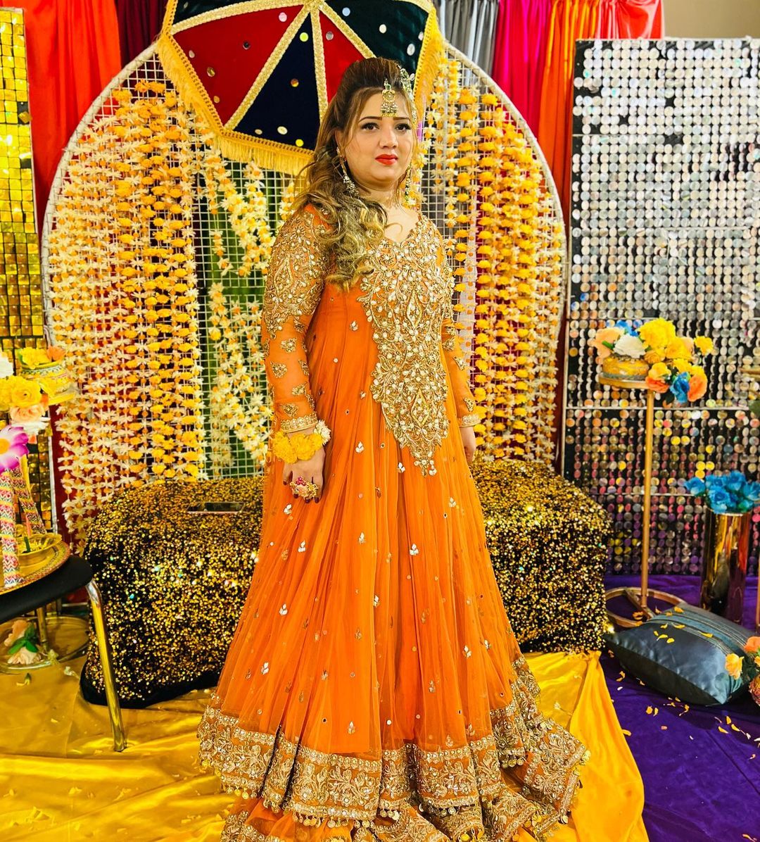 Rabeeca Khan Surprises Parents On 20th Wedding Anniversary With Mayun ...