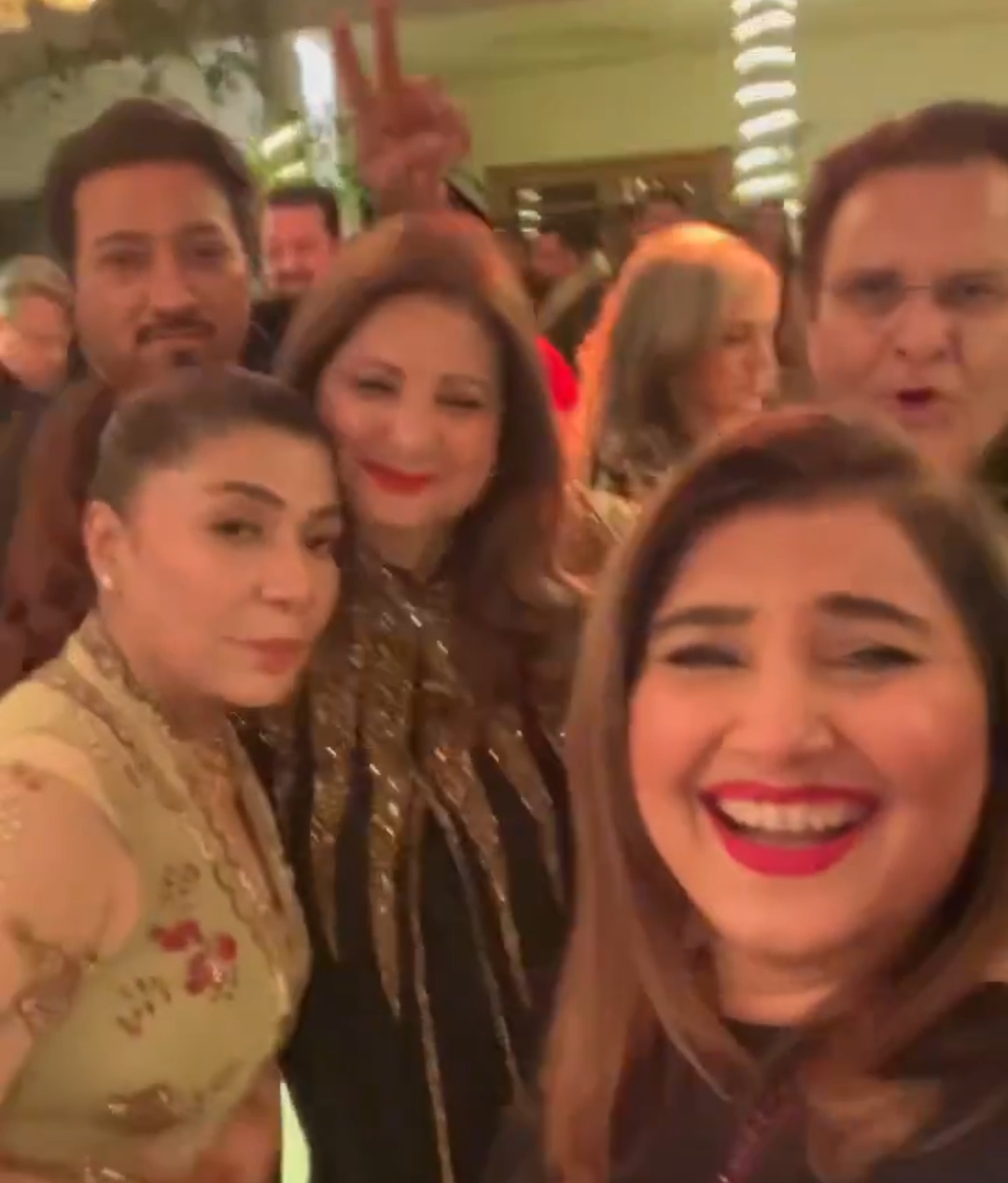 Behroze Sabzwari and Celebrities Dance in a Recent Wedding | Reviewit.pk