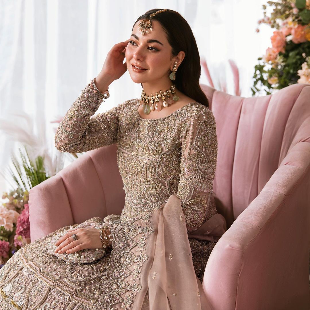 Hania Aamir Gorgeous Bridal Looks For Kanwal Malik | Reviewit.pk