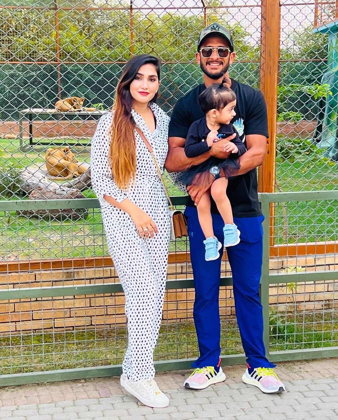 Hassan Ali Wife and Daughter New Pictures from Dubai | Reviewit.pk