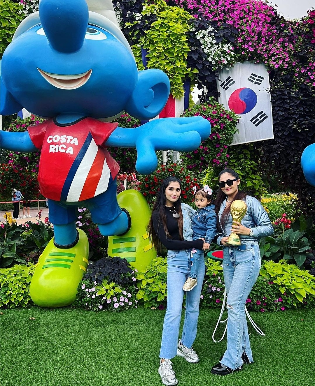 Hassan Ali Wife Samiyah's Pictures with Her Sister From Dubai | Reviewit.pk